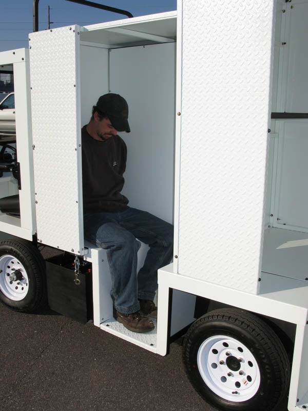 Custom Platform transports unruly prisoners